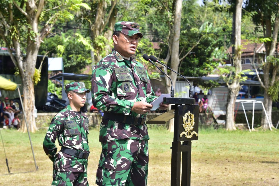 Penyematan Brevet Widya Yudha Taruna Akademi Militer Tingkat III TP ...